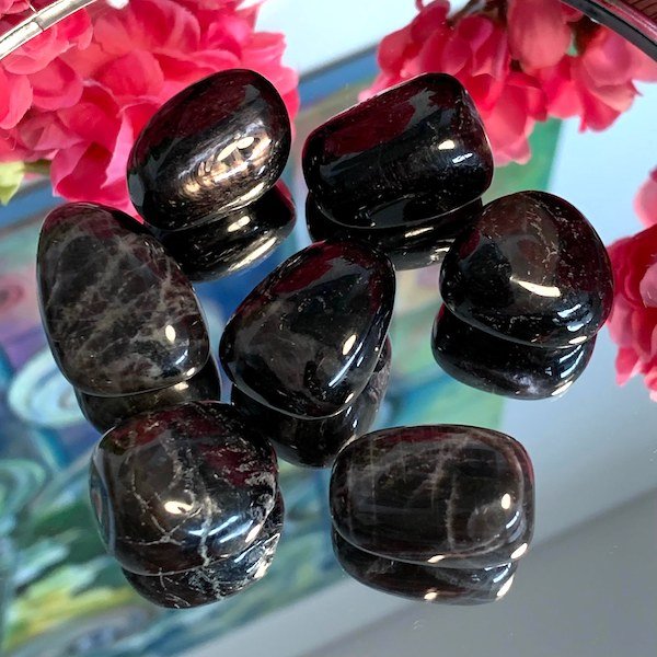 Hypersten | lommesten | Mål ca. 2,5 - 3 cm - Lommesten - Gaia sten & krystaller